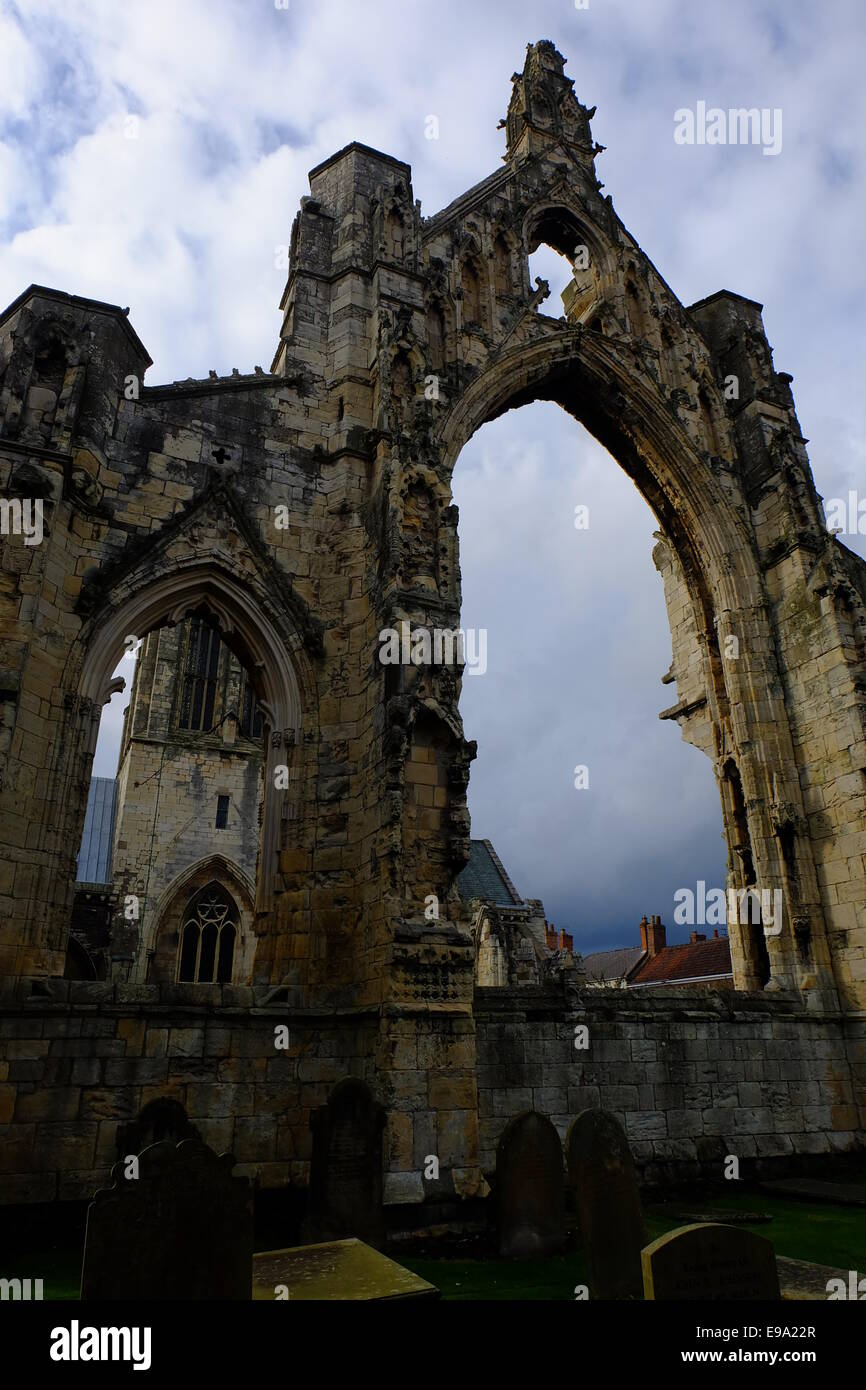 Howden Minster, view though window ruin Stock Photo - Alamy
