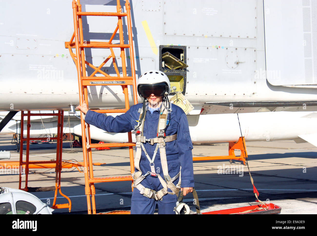 The military pilot in the plane Stock Photo - Alamy
