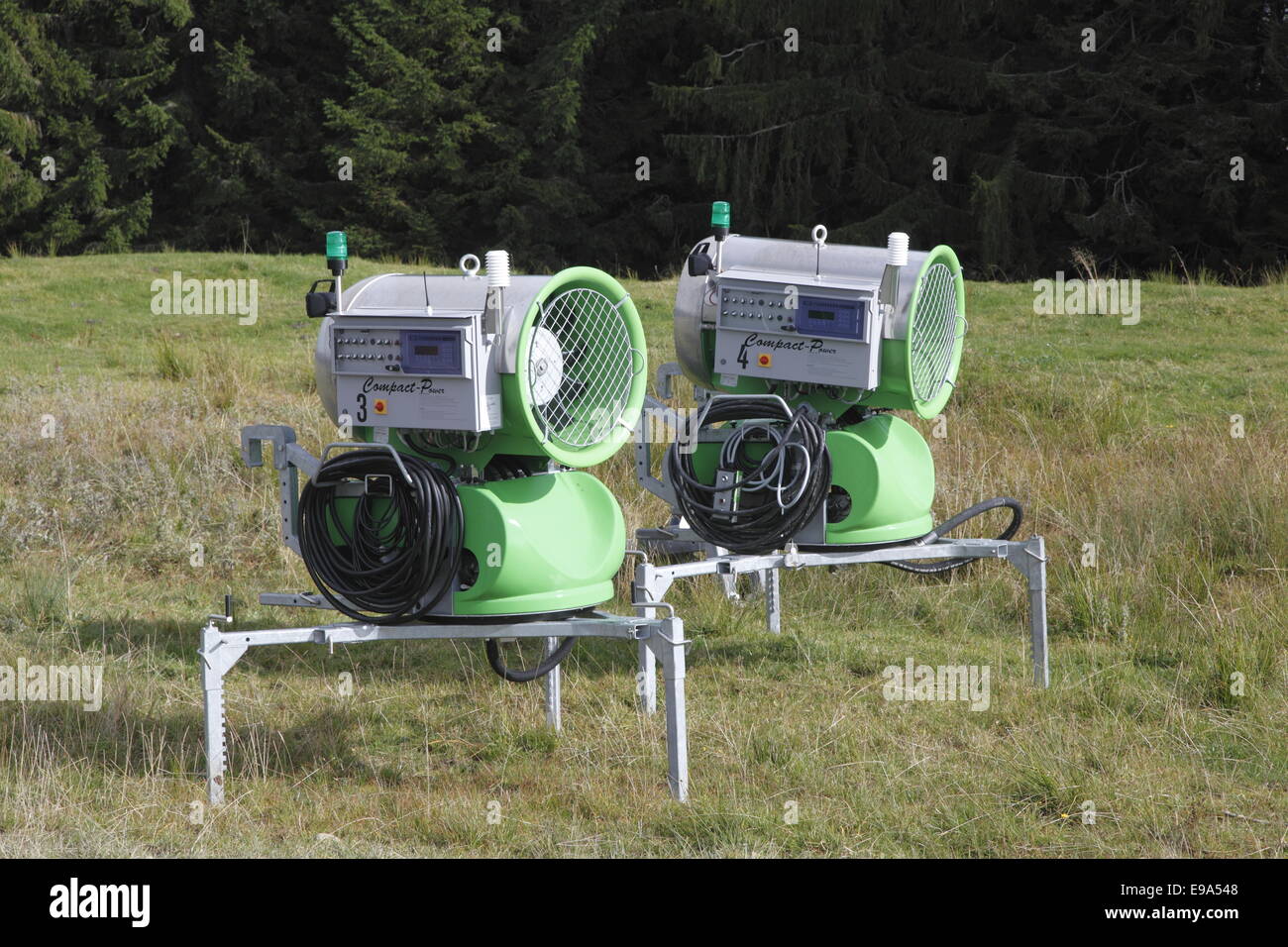 Waiting winter hi-res stock photography and images - Alamy