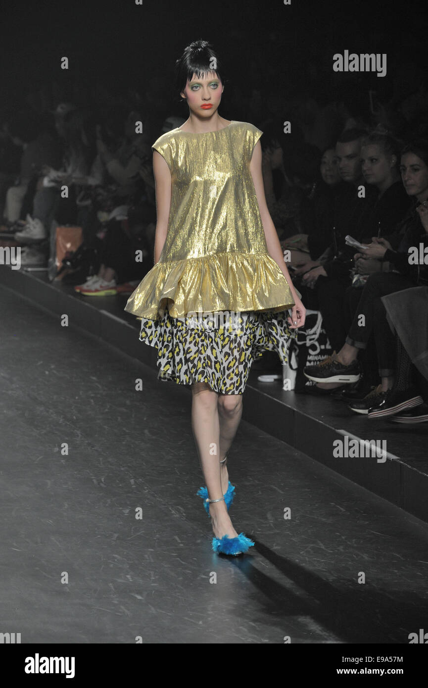 DRESSCAMP Spring/Summer 2015 - Tokyo Collection - Woman, Runway Spring ...