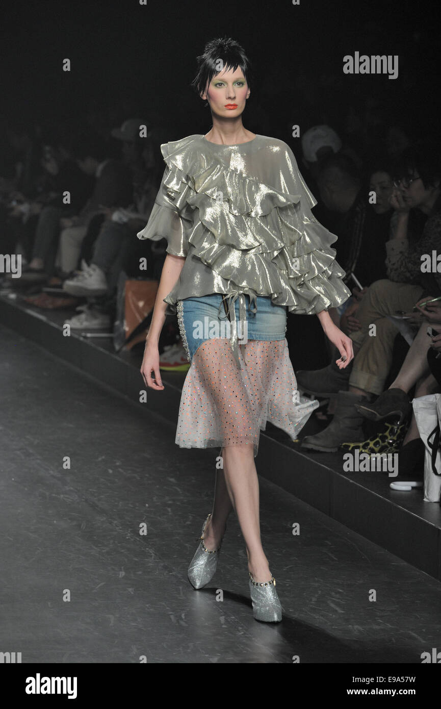 DRESSCAMP Spring/Summer 2015 - Tokyo Collection - Woman, Runway Spring ...