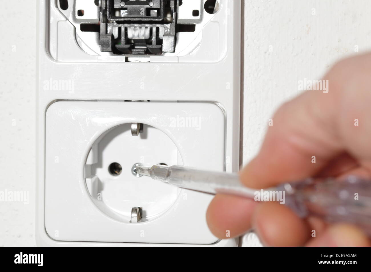 Simple install hi-res stock photography and images - Alamy