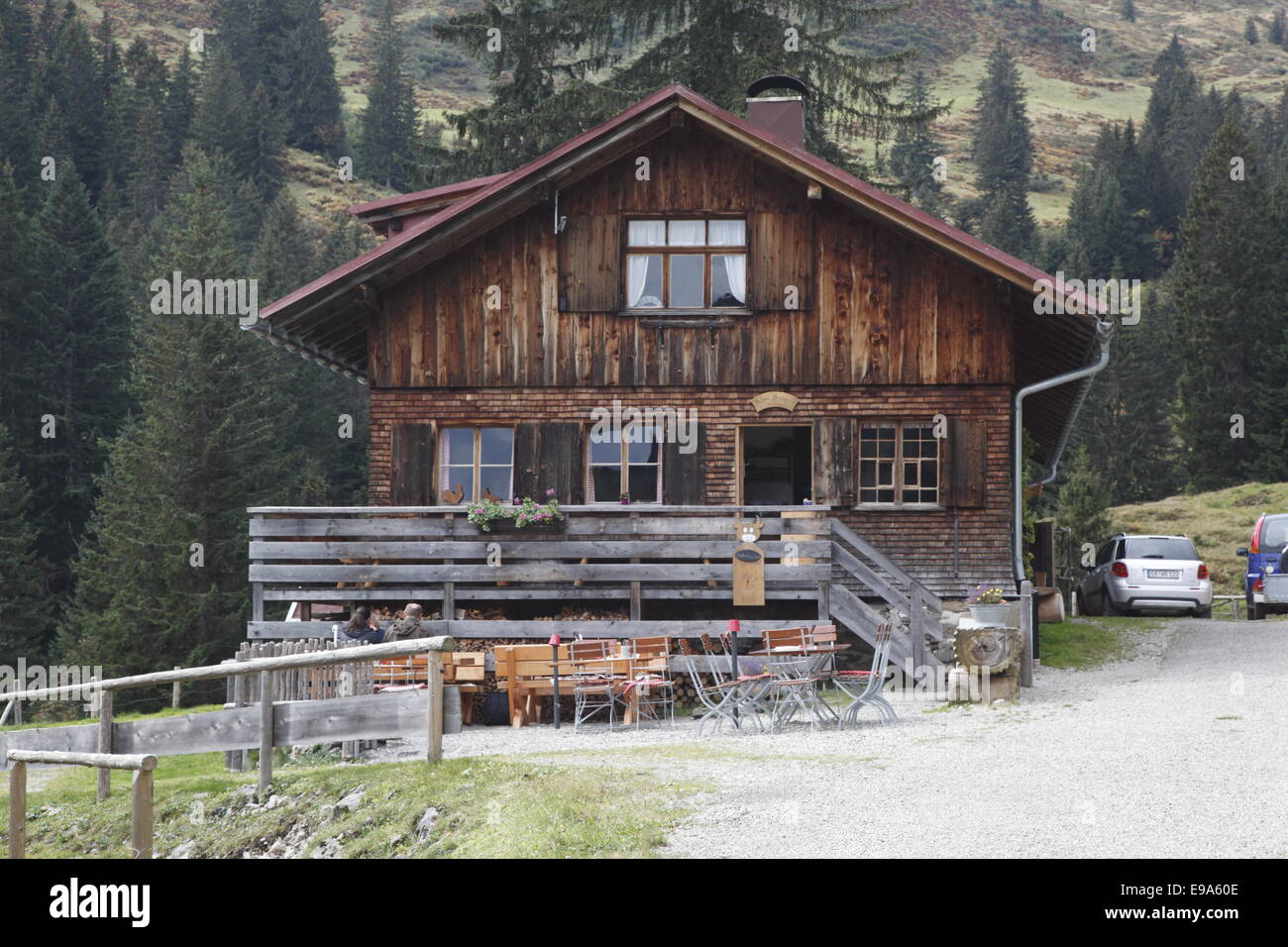 Alpine cabin hi-res stock photography and images - Alamy