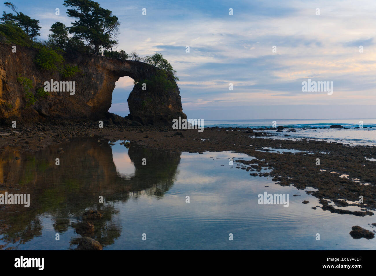 Photo large natural rock hi-res stock photography and images - Alamy