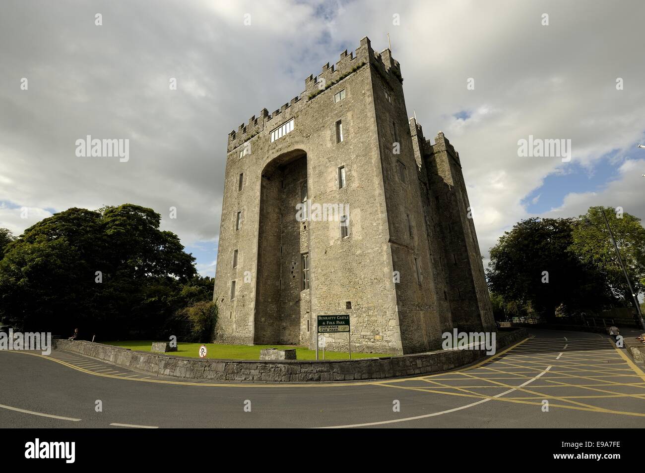Bunratty Castle (Ireland Stock Photo - Alamy