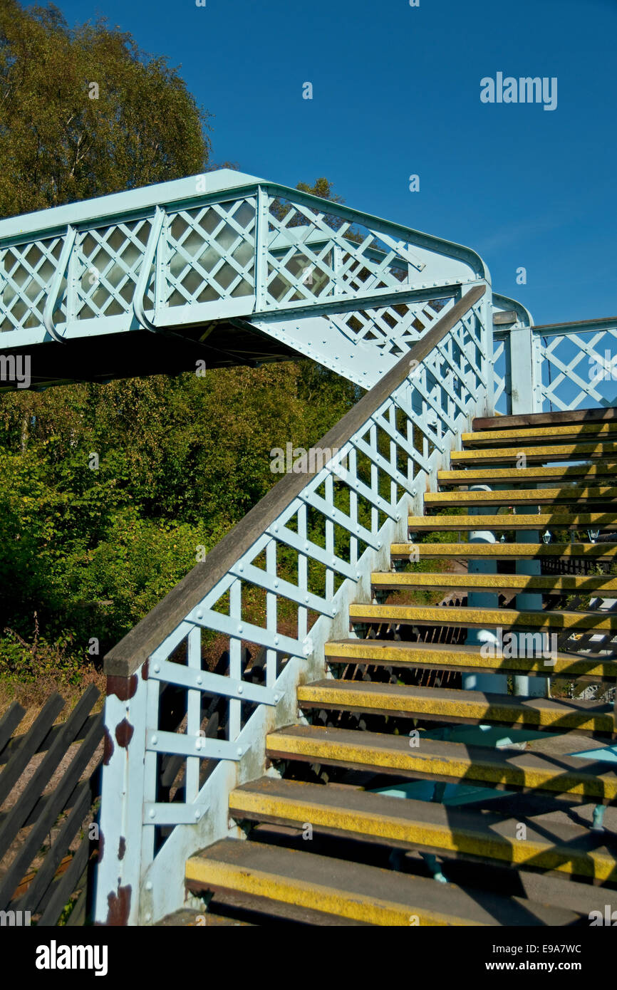 Footbridge across a railway line linking platforms at Grosmont Train ...