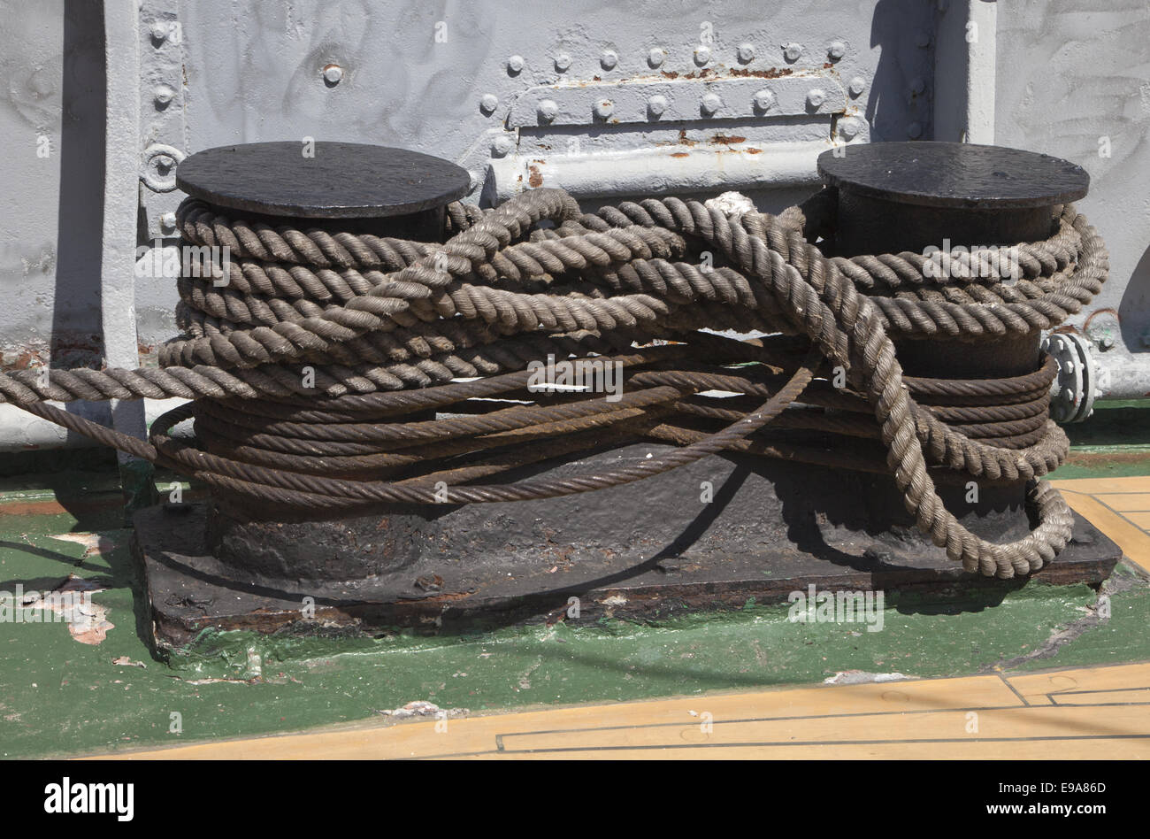 Ferry rope tied to the jetty hi-res stock photography and images - Alamy