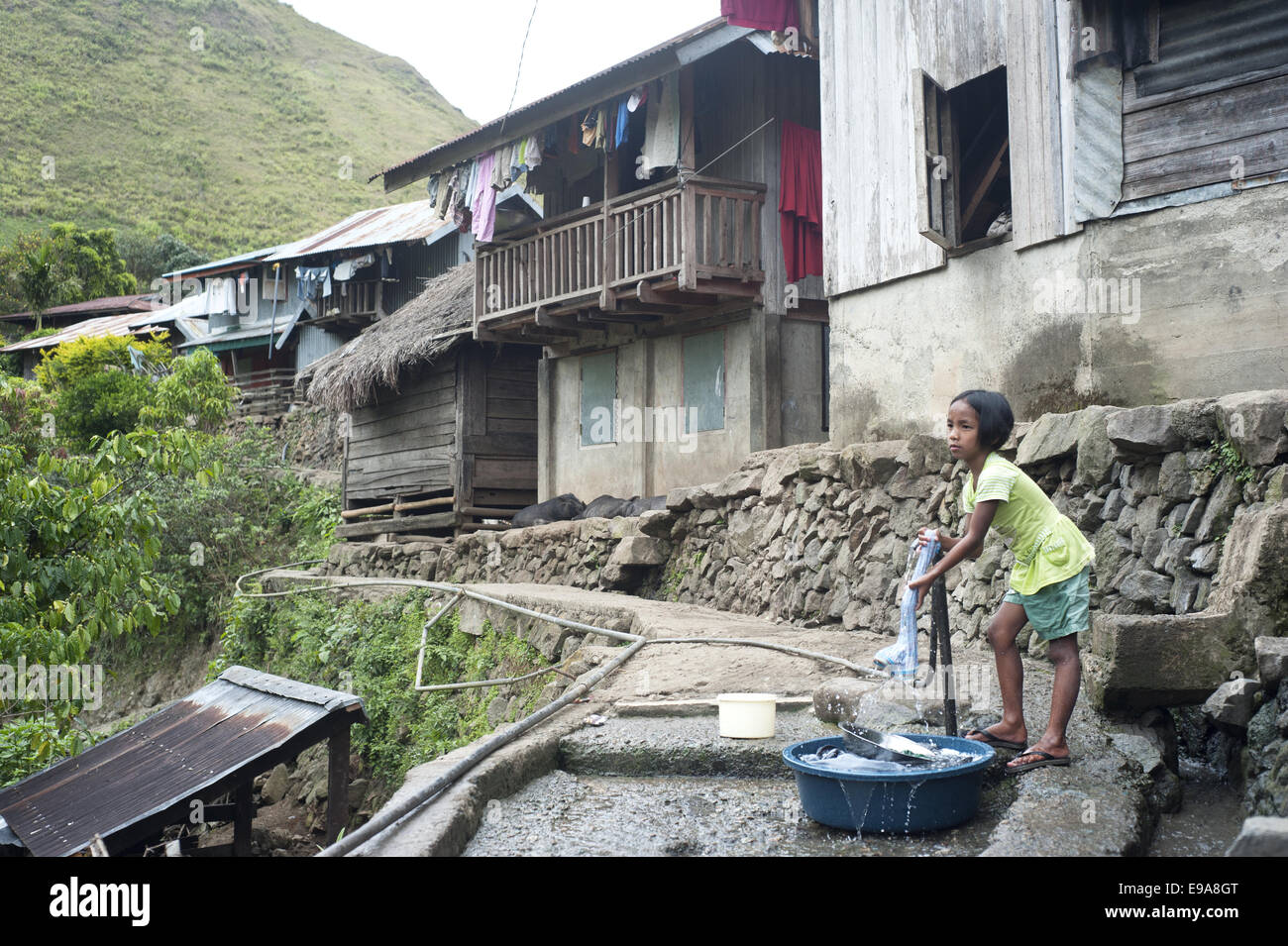 Filipino women washing hi-res stock photography and images - Alamy