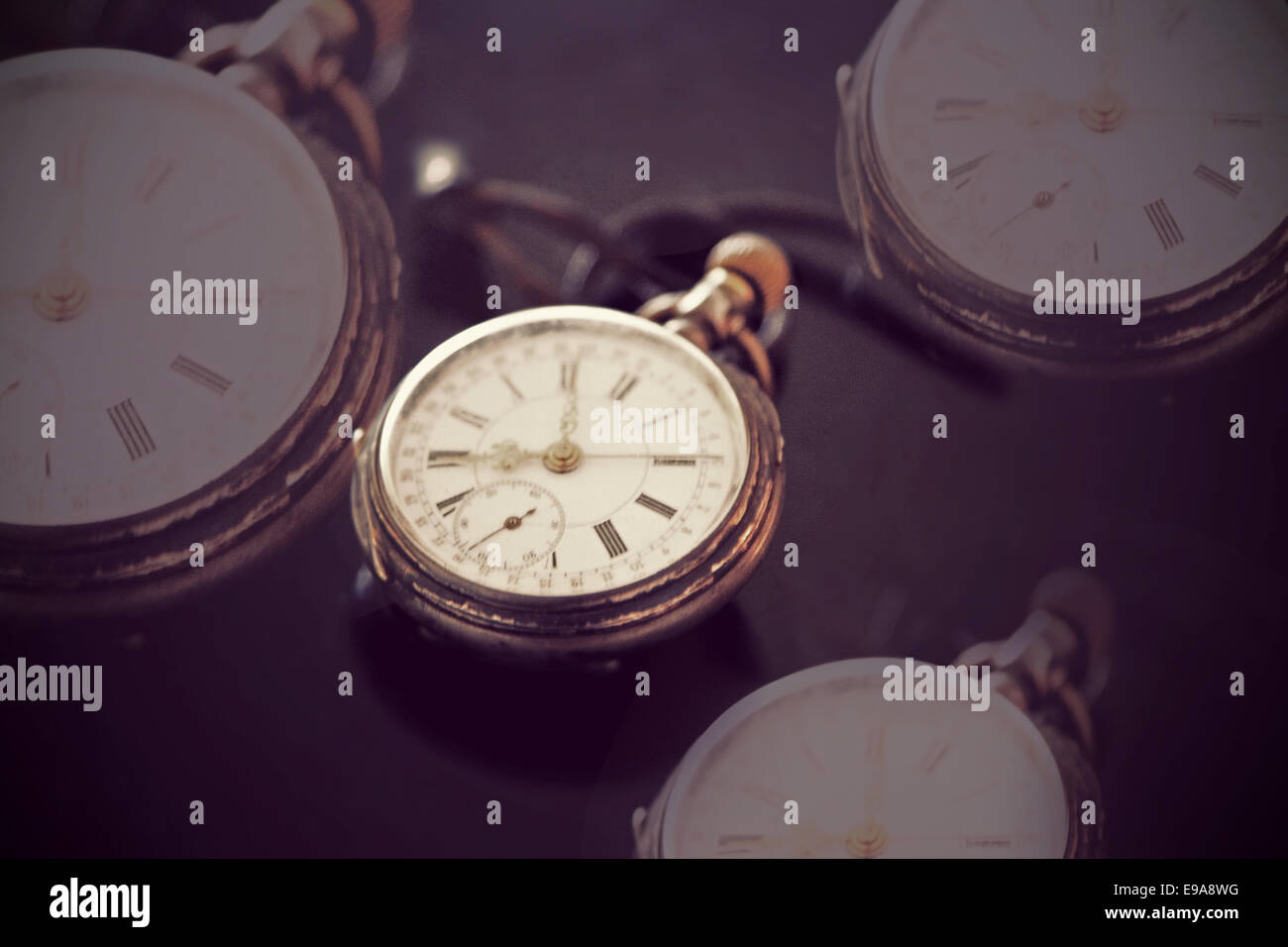 Gold number clock hi-res stock photography and images - Alamy