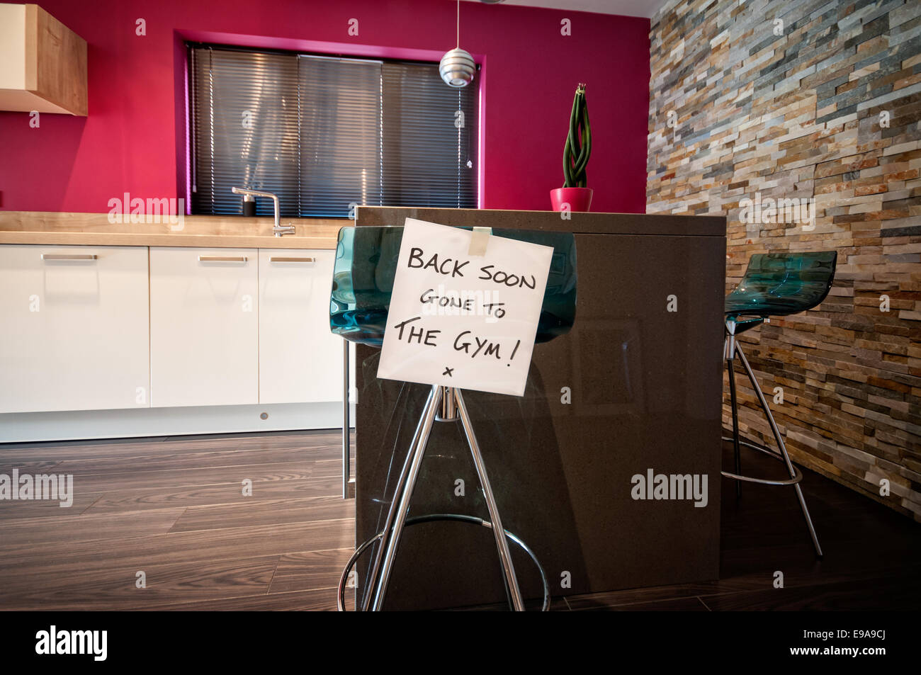 Come back soon sign hi-res stock photography and images - Alamy