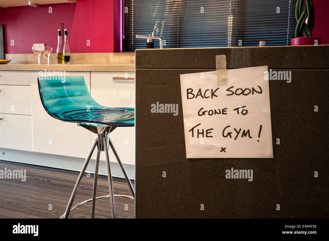 Come back soon sign hi-res stock photography and images - Alamy