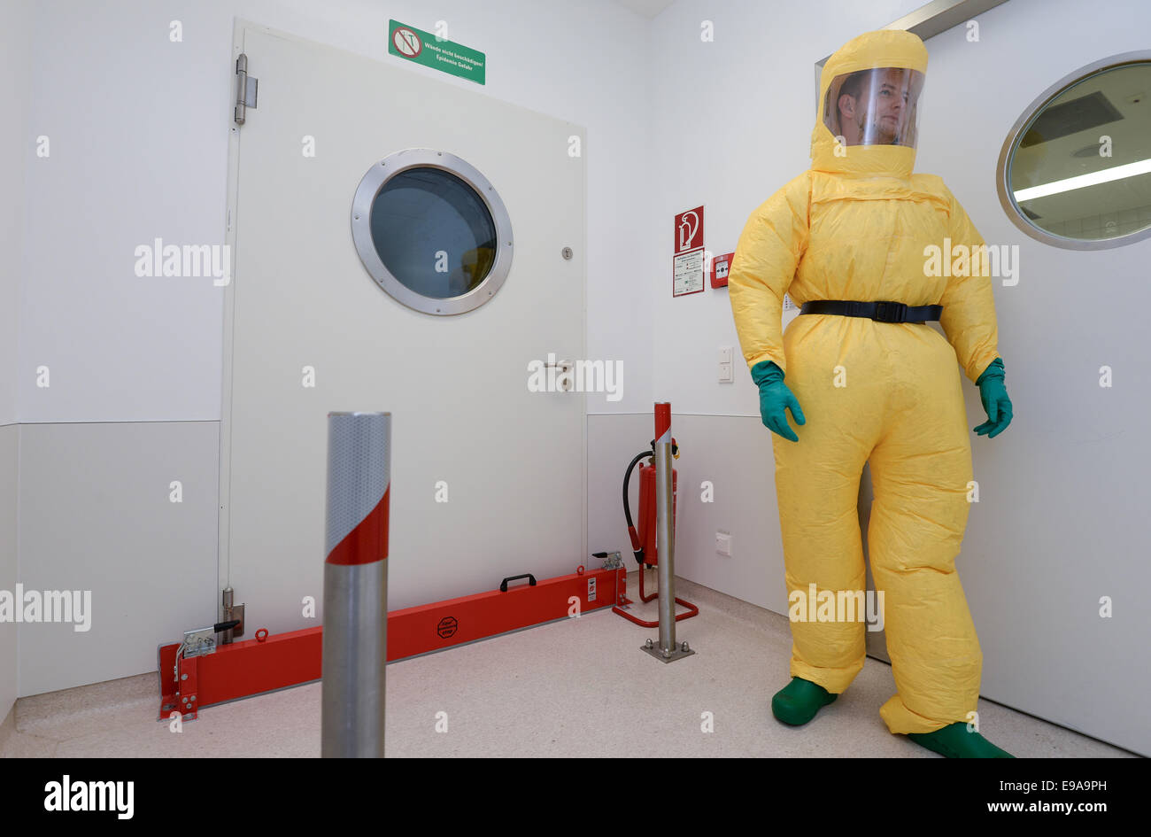 Ebola isolation ward hi-res stock photography and images - Alamy