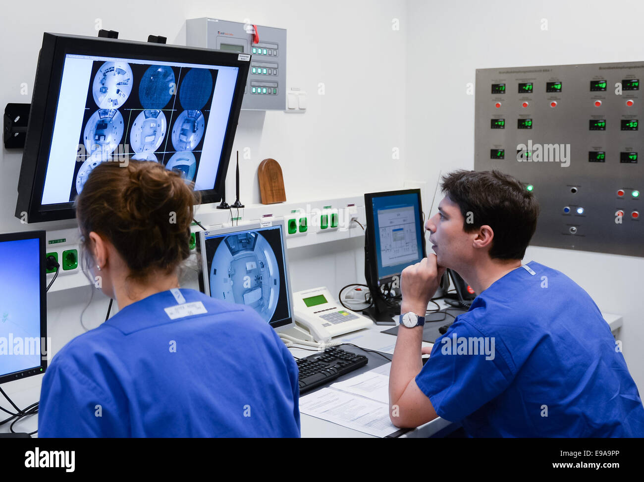 Hospital ward screens hi-res stock photography and images - Alamy