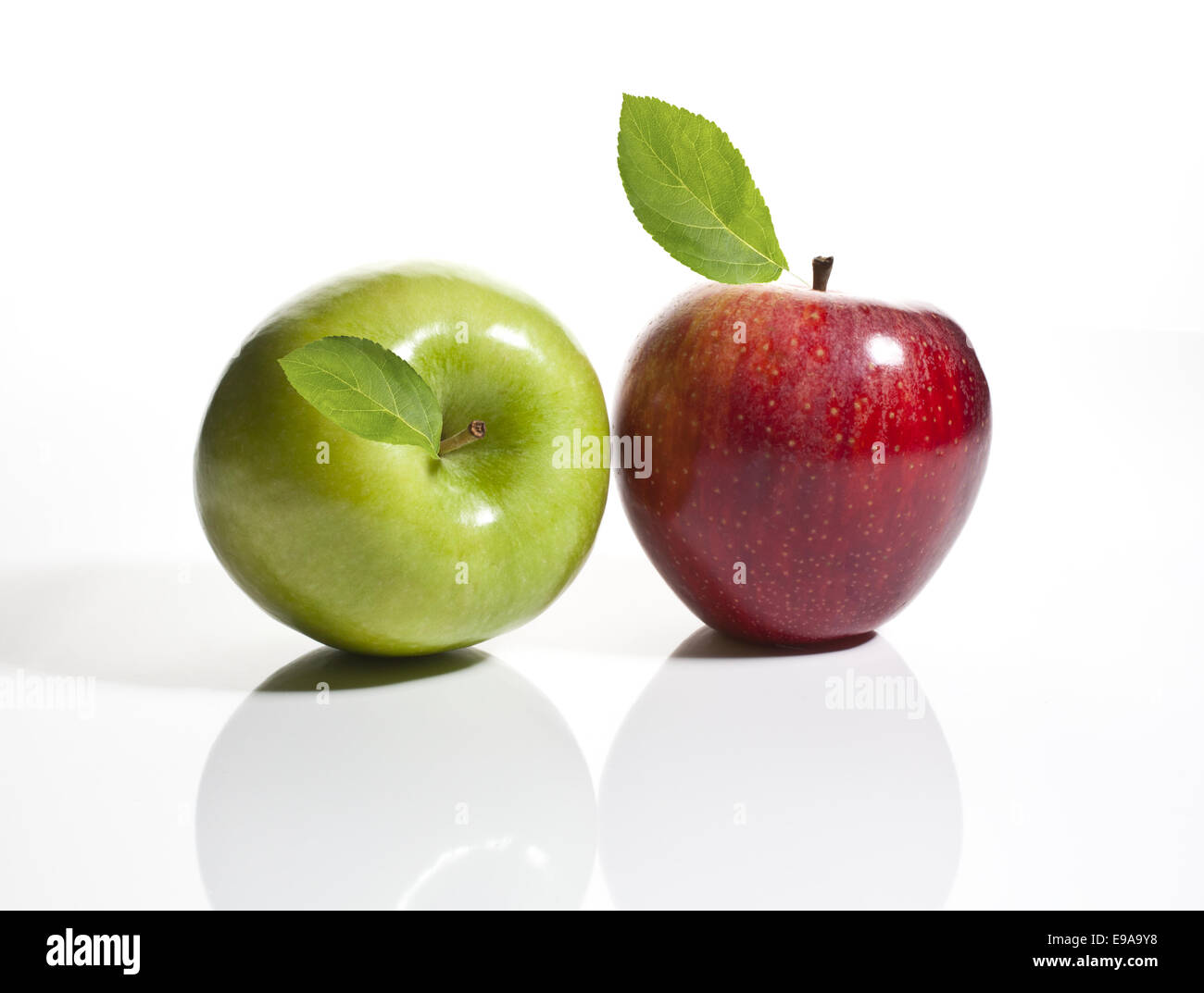 Red and green apple Stock Photo - Alamy