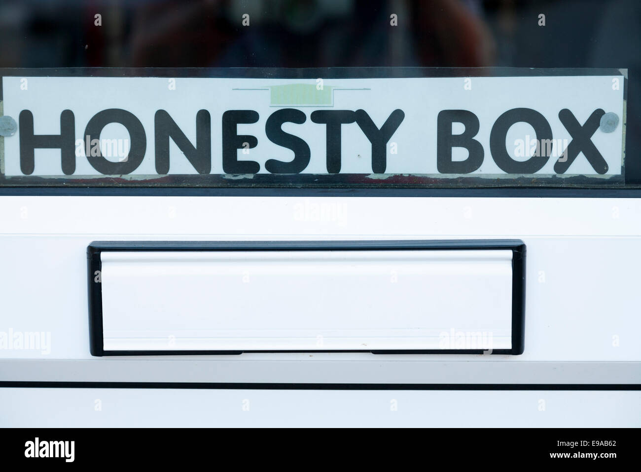 Honesty boxes hi-res stock photography and images - Alamy