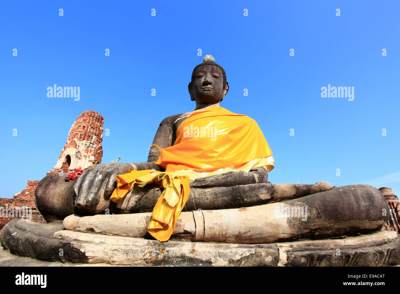 Black buddha statue hi-res stock photography and images - Alamy