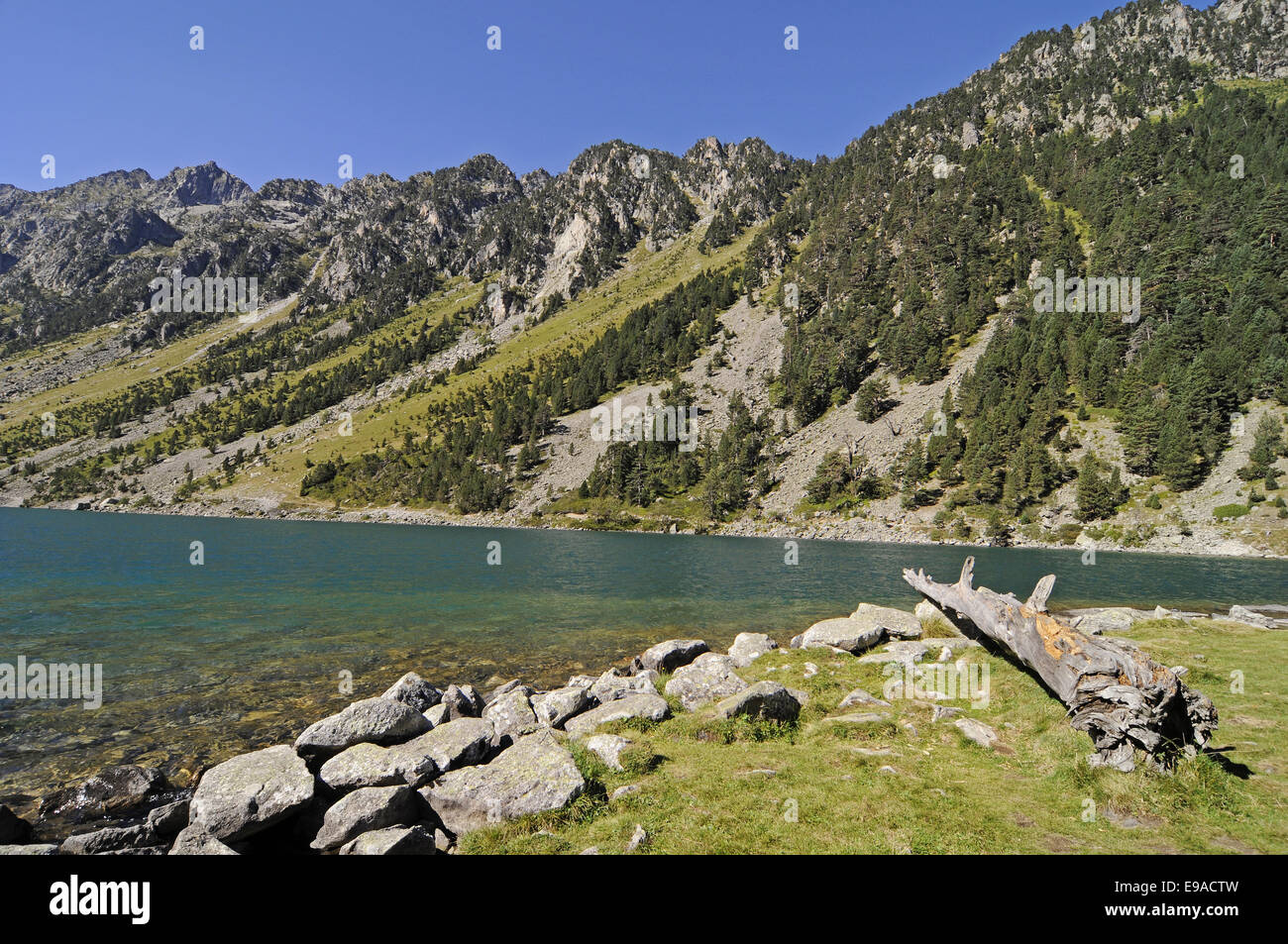 Nationalpark franzoesische pyrenaeen hi-res stock photography and ...