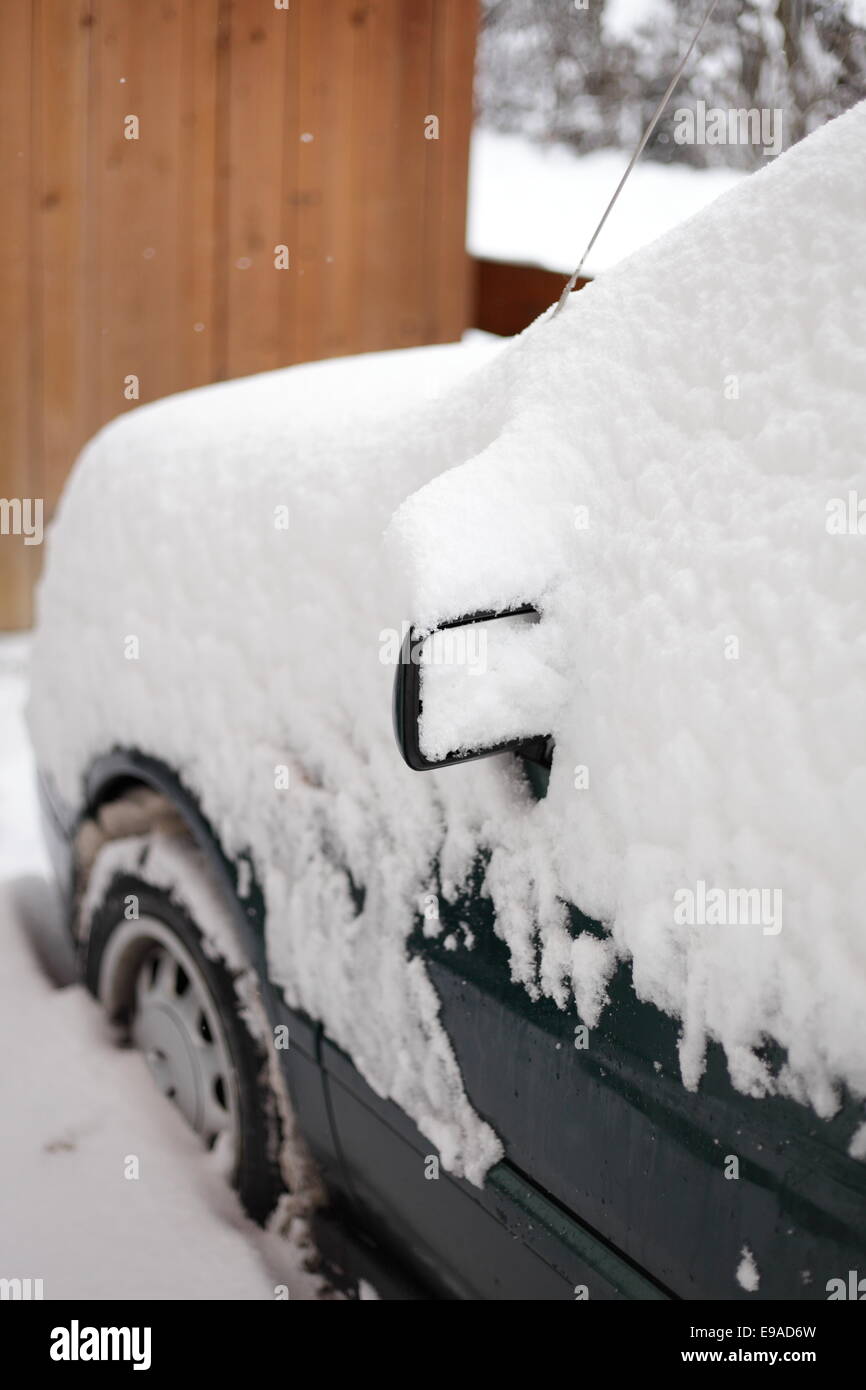 Car trapped by snow conditions hi-res stock photography and images - Alamy