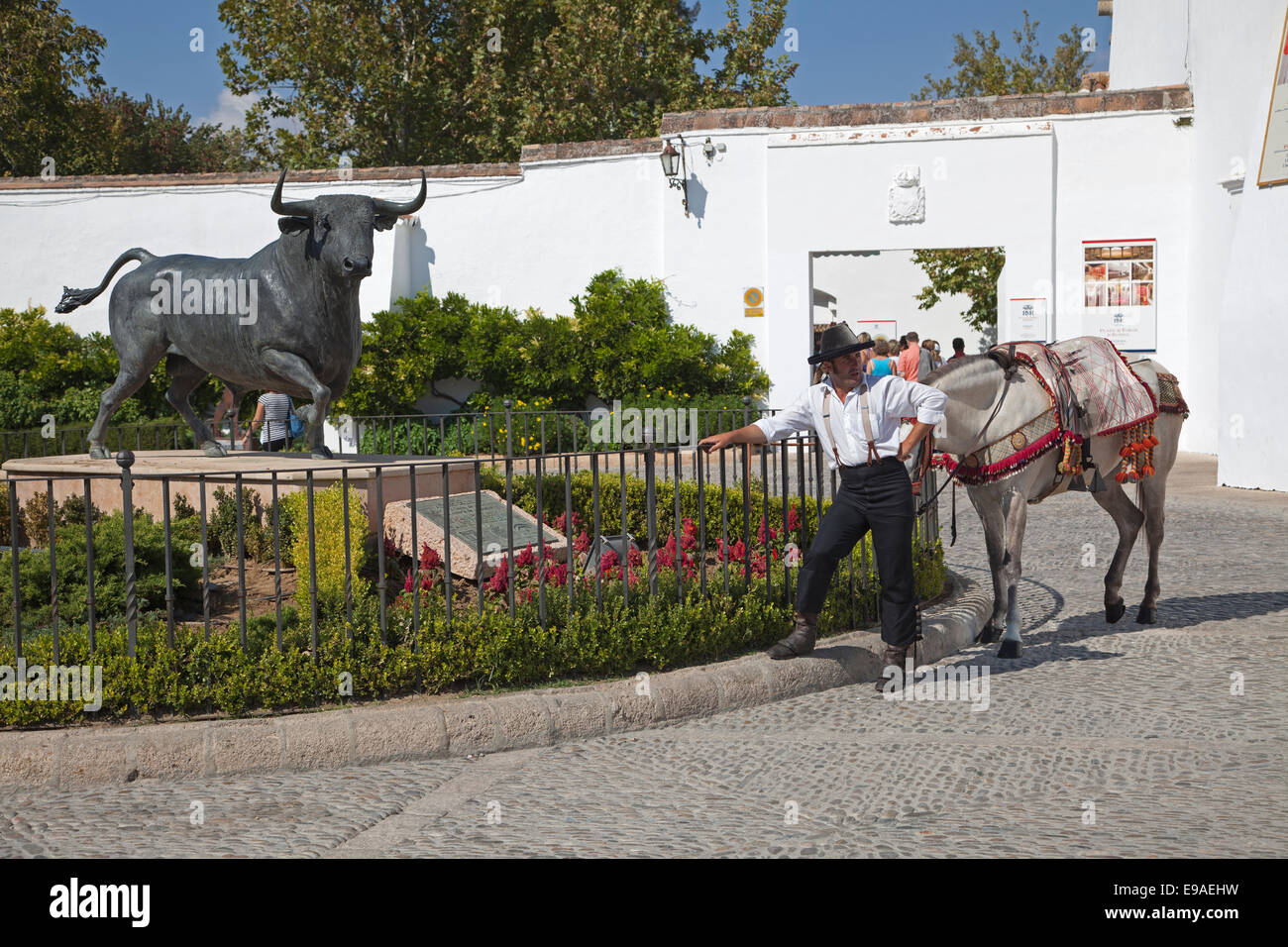 The Toro de Lidia statue at the Plaza de Toros Stock Photo - Alamy