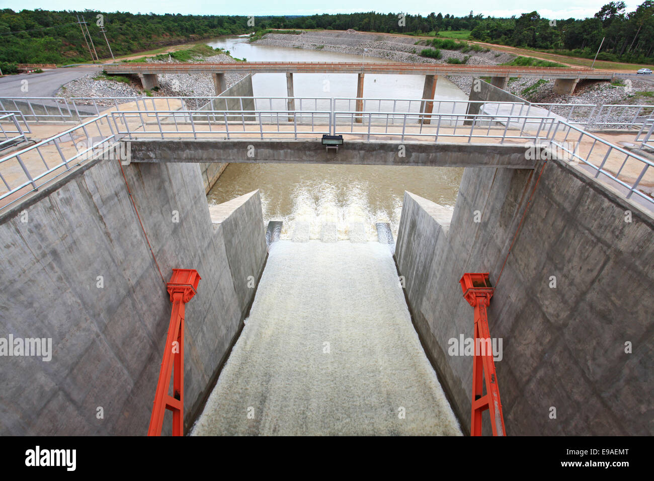 Spill gate hi-res stock photography and images - Alamy