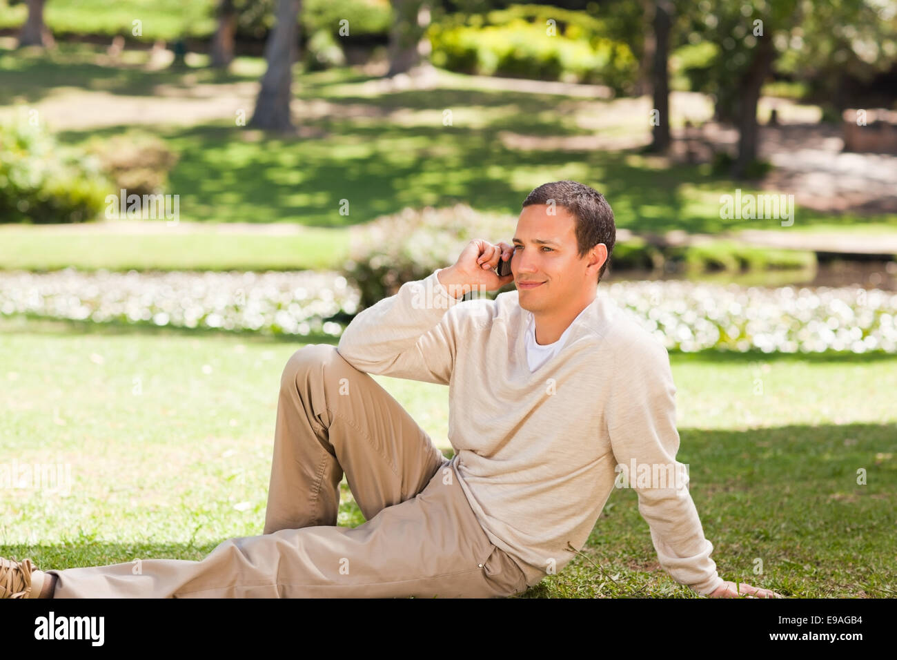 Man phoning in the park Stock Photo - Alamy