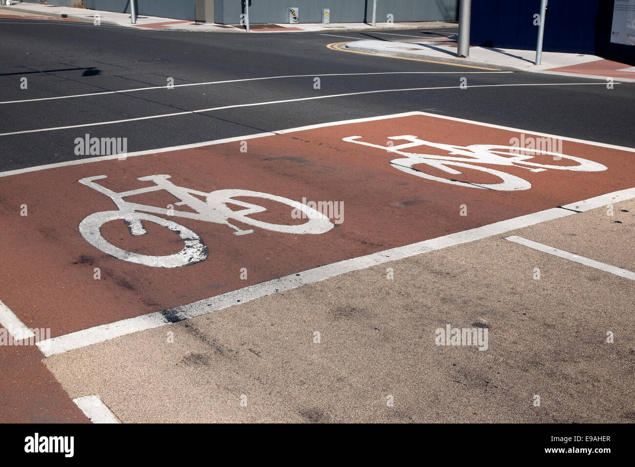 Cycle Lane Sign in Urban Setting Stock Photo - Alamy