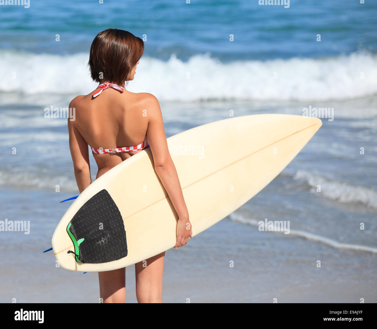 Adorable woman with her surfboard Stock Photo - Alamy