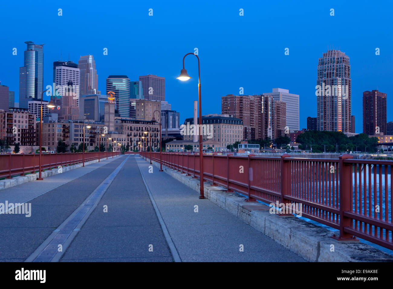 STONE ARCH BRIDGE MISSISSIPPI RIVER MINNEAPOLIS MINNESOTA USA Stock ...