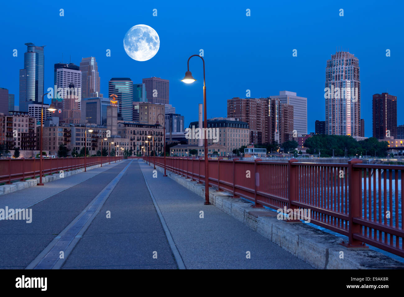 STONE ARCH BRIDGE MISSISSIPPI RIVER MINNEAPOLIS MINNESOTA USA Stock ...