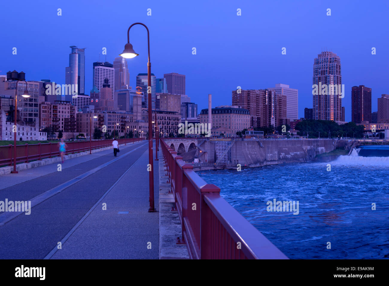 STONE ARCH BRIDGE MISSISSIPPI RIVER MINNEAPOLIS MINNESOTA USA Stock ...