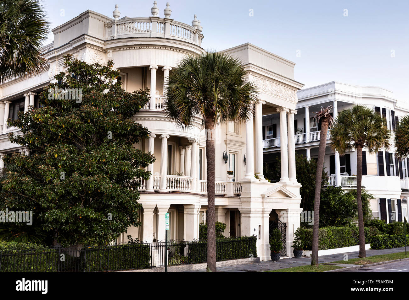 Charleston single house hi-res stock photography and images - Alamy