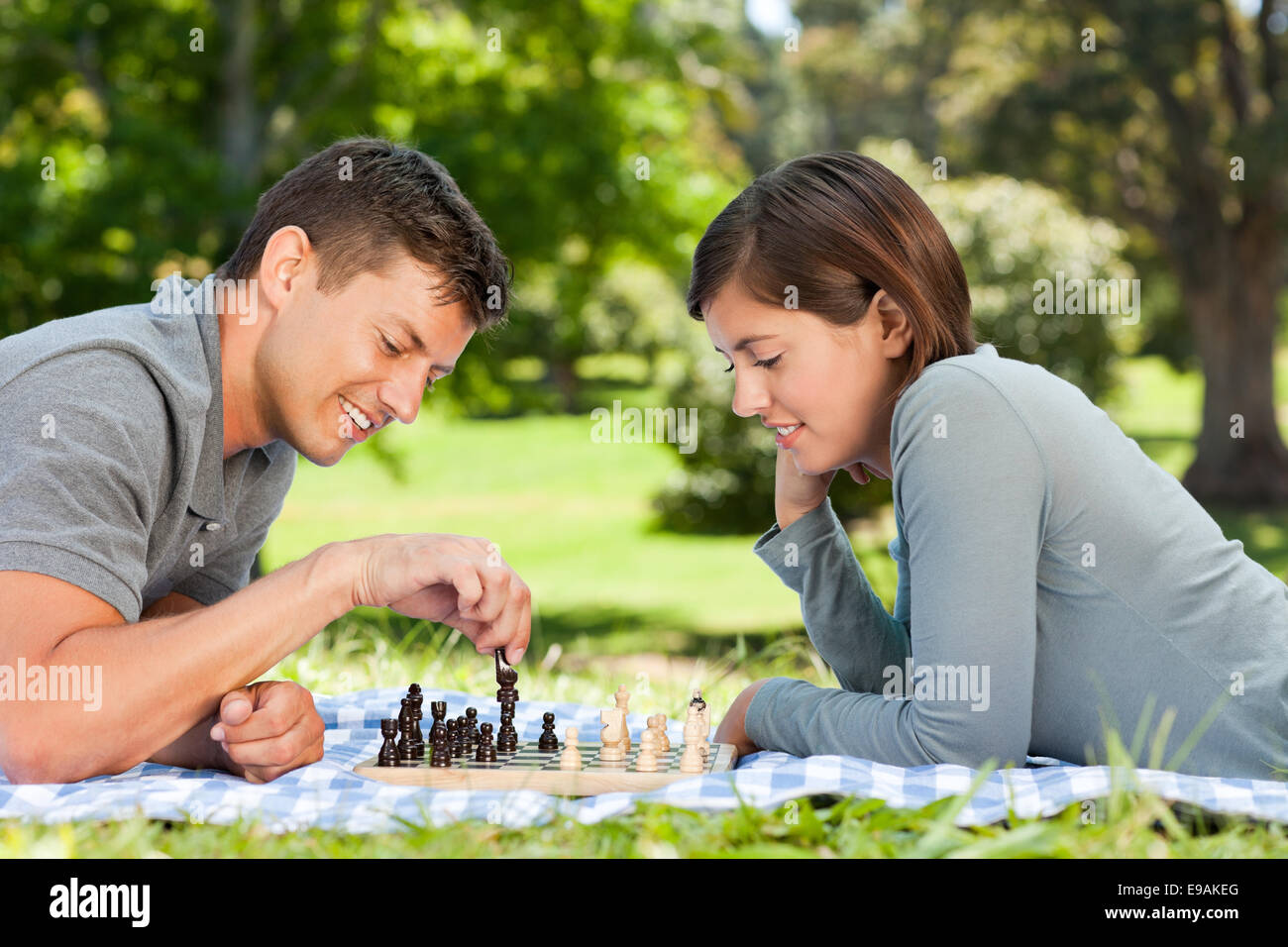 Couple playing chess in the park Stock Photo - Alamy
