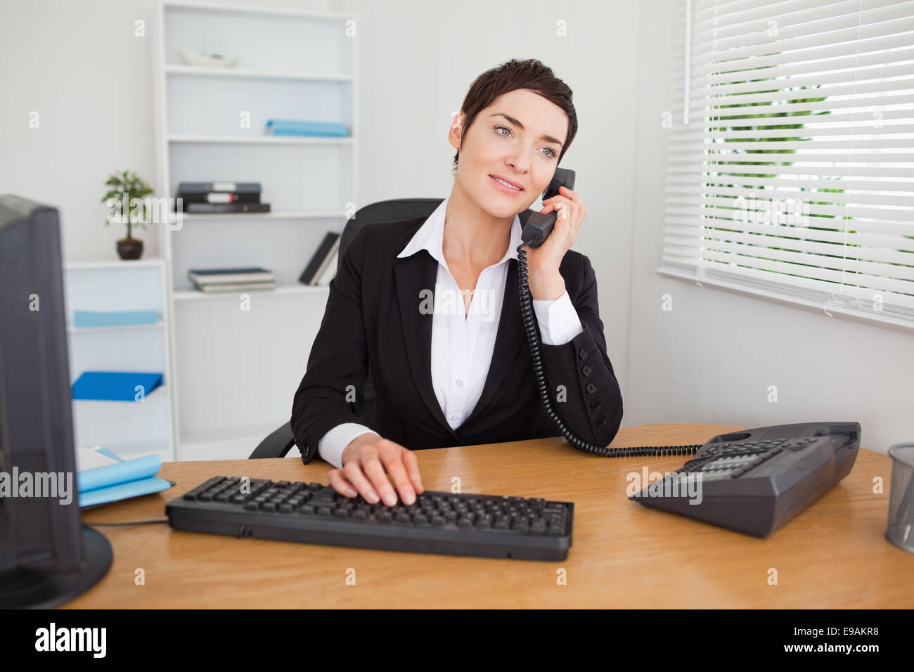 Receptionist answering phone hi-res stock photography and images - Alamy