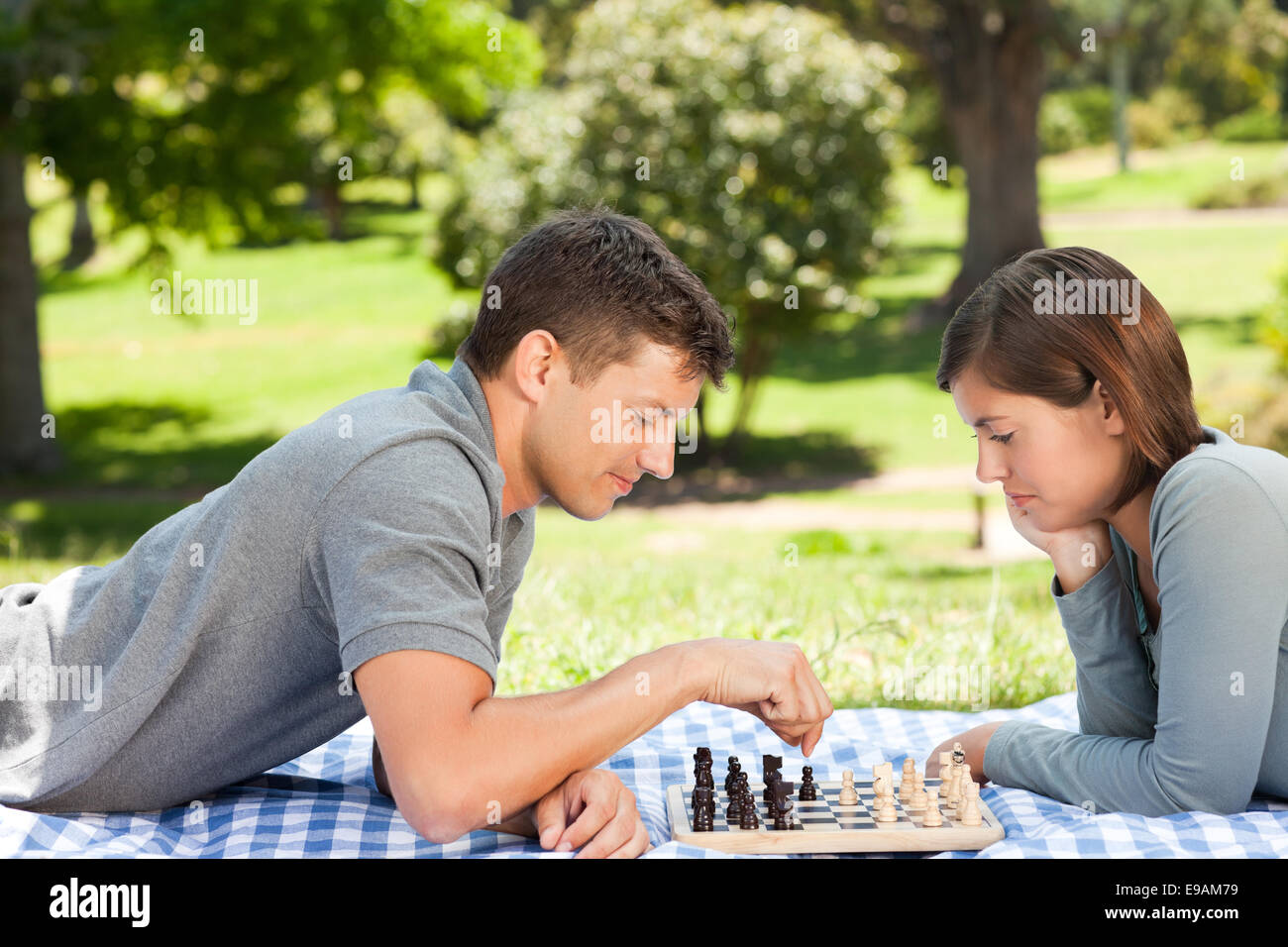 Couple playing chess in the park Stock Photo - Alamy