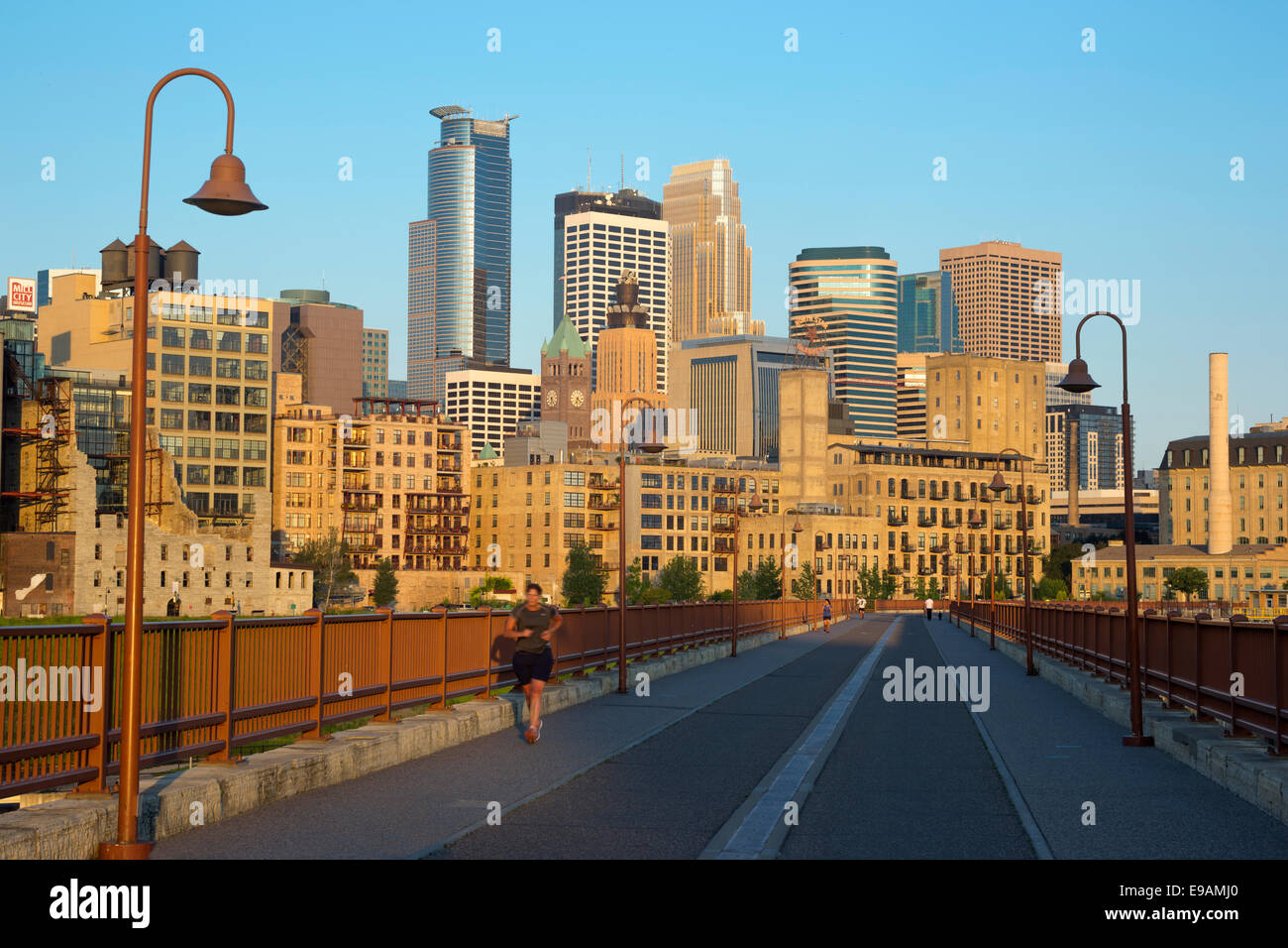 STONE ARCH BRIDGE MISSISSIPPI RIVER MINNEAPOLIS MINNESOTA USA Stock ...