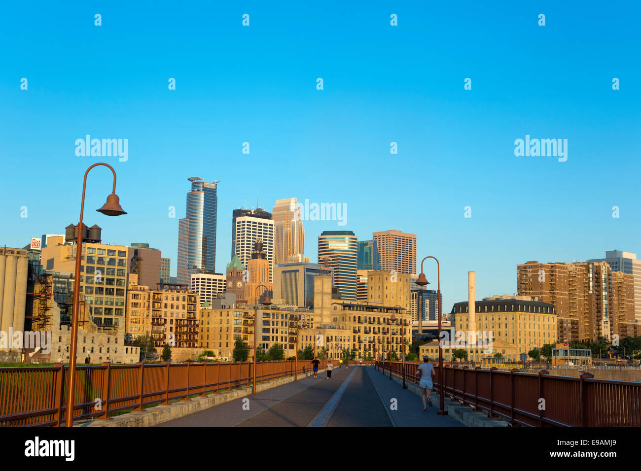 STONE ARCH BRIDGE MISSISSIPPI RIVER MINNEAPOLIS MINNESOTA USA Stock ...