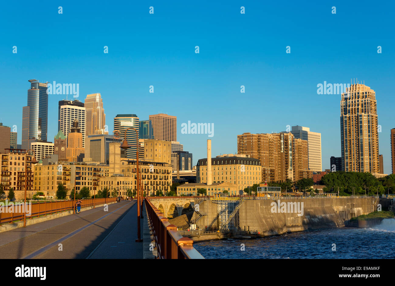 STONE ARCH BRIDGE MISSISSIPPI RIVER MINNEAPOLIS MINNESOTA USA Stock ...