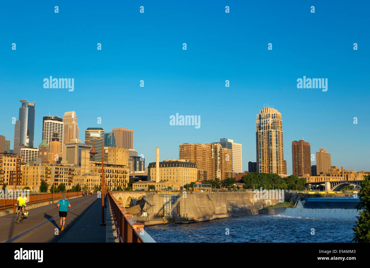 STONE ARCH BRIDGE MISSISSIPPI RIVER MINNEAPOLIS MINNESOTA USA Stock ...
