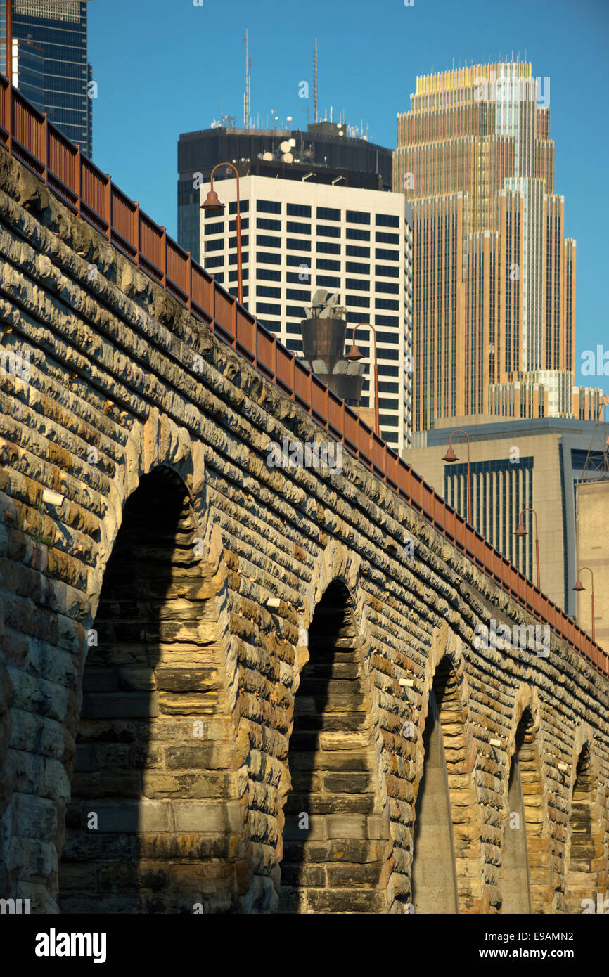 STONE ARCH BRIDGE MISSISSIPPI RIVER MINNEAPOLIS MINNESOTA USA Stock ...