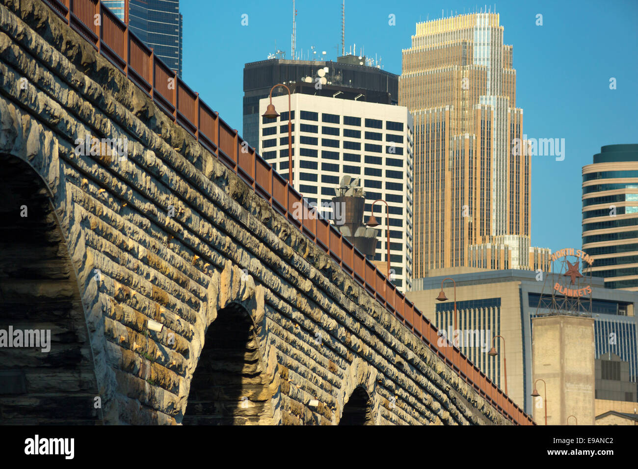 STONE ARCH BRIDGE MISSISSIPPI RIVER MINNEAPOLIS MINNESOTA USA Stock ...