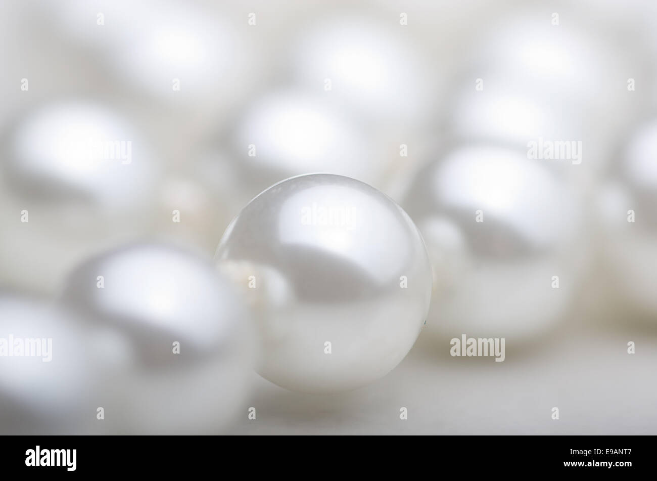 Pearl wallpaper hi-res stock photography and images - Alamy