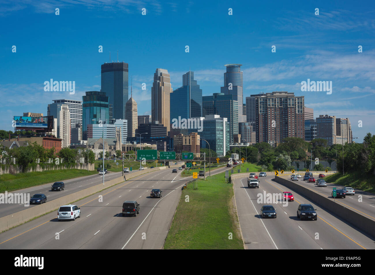 INTERSTATE 35W DOWNTOWN SKYLINE MINNEAPOLIS MINNESOTA USA Stock Photo ...