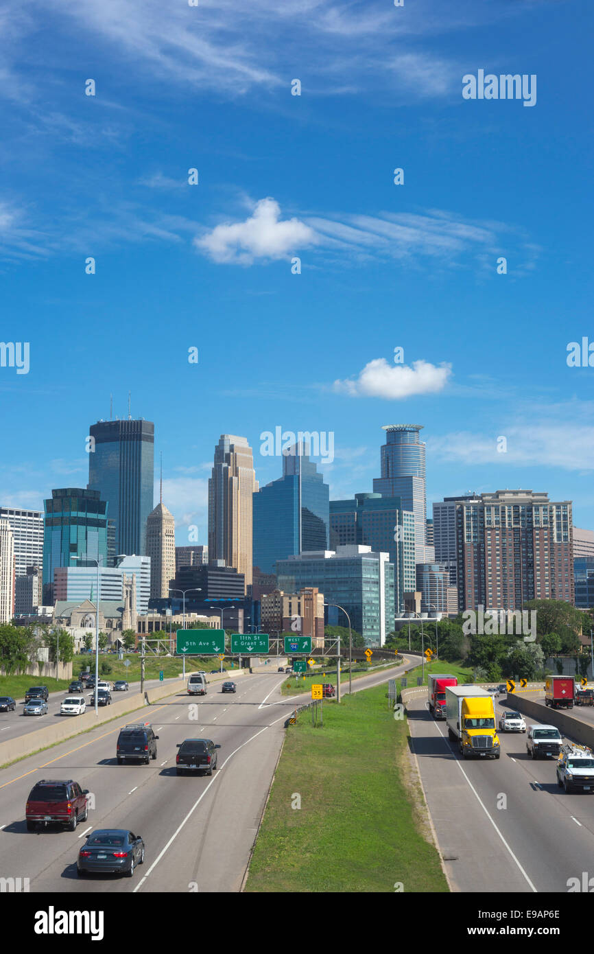 INTERSTATE 35W DOWNTOWN SKYLINE MINNEAPOLIS MINNESOTA USA Stock Photo ...
