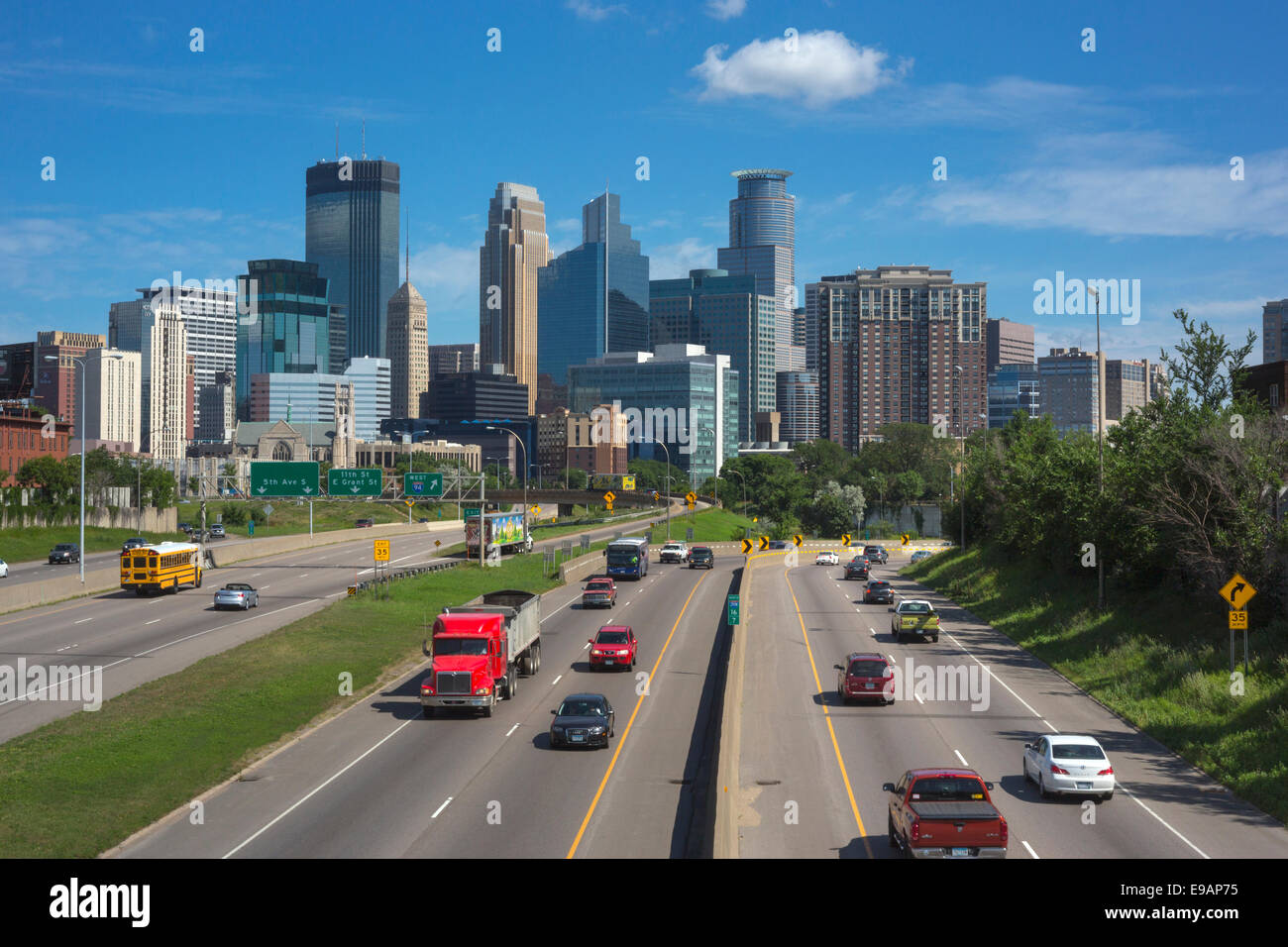 INTERSTATE 35W DOWNTOWN SKYLINE MINNEAPOLIS MINNESOTA USA Stock Photo ...