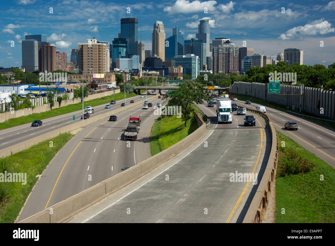 INTERSTATE 35W DOWNTOWN SKYLINE MINNEAPOLIS MINNESOTA USA Stock Photo ...