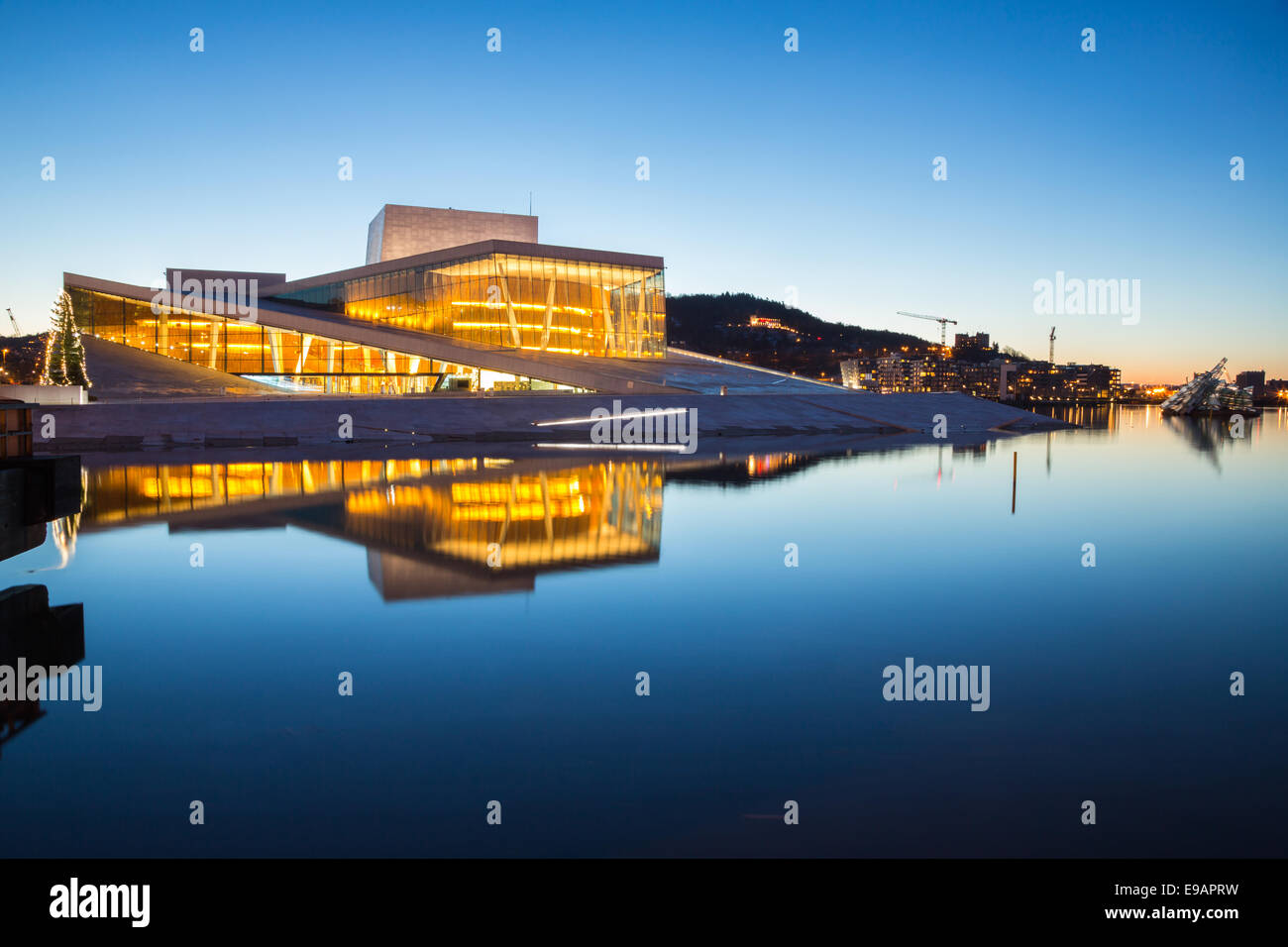 Oslo opera house snow hi-res stock photography and images - Alamy