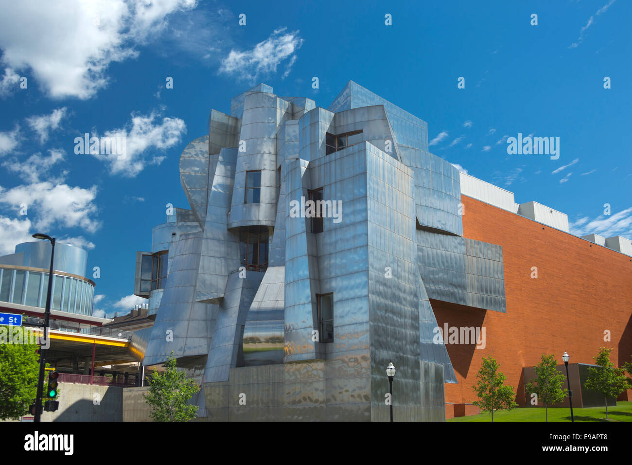 WEISMAN ART MUSEUM (©FRANK GEHRY 1993) MINNESOTA UNIVERSITY CAMPUS ...