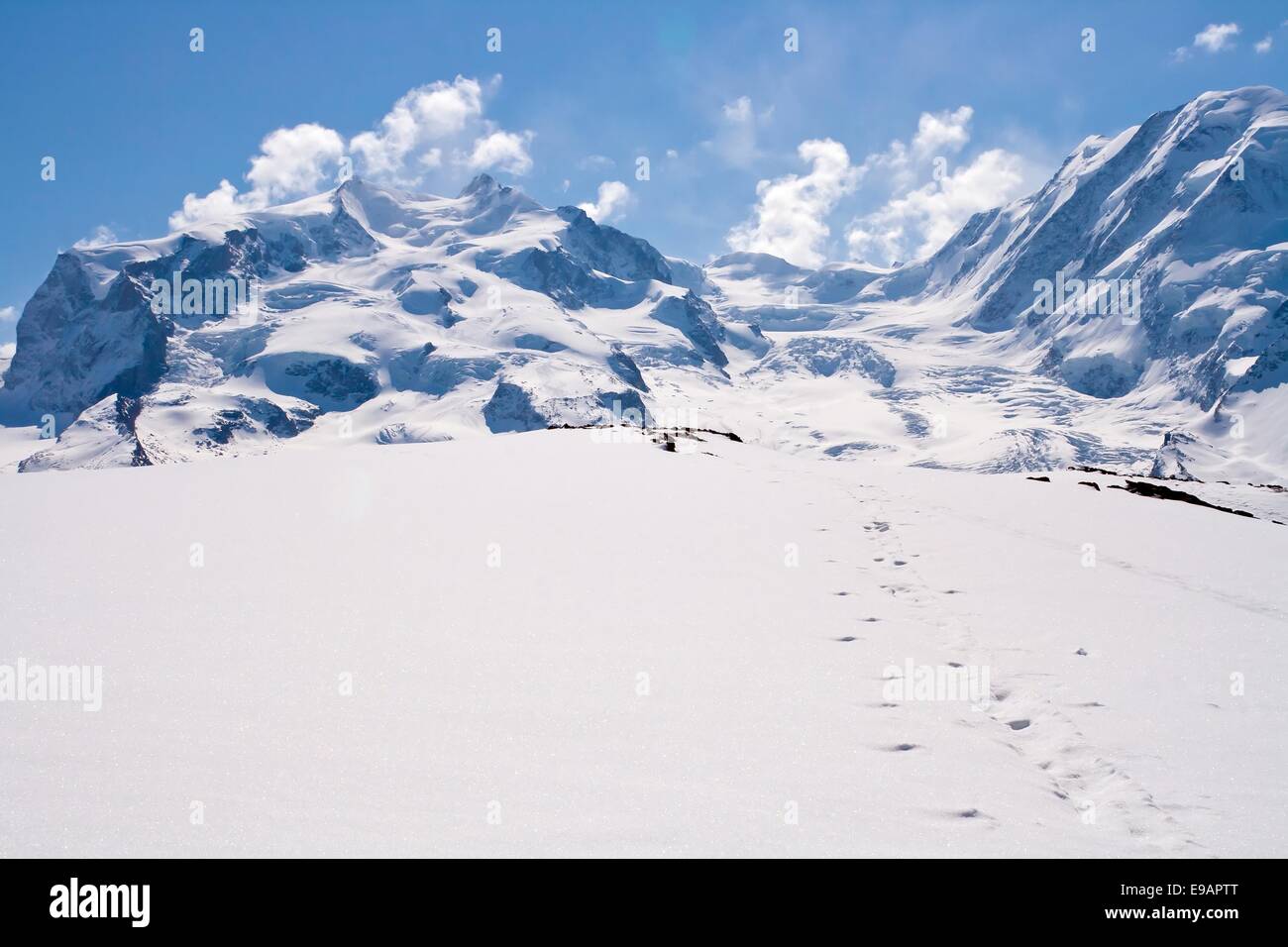 Has snow hi-res stock photography and images - Alamy