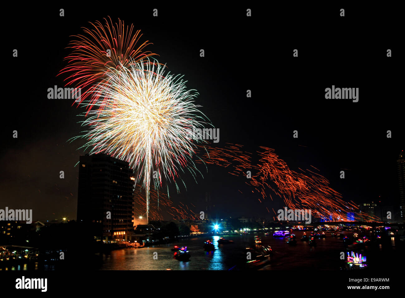 World exploding fireworks hi-res stock photography and images - Alamy