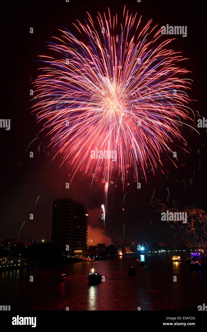 World exploding fireworks hi-res stock photography and images - Alamy